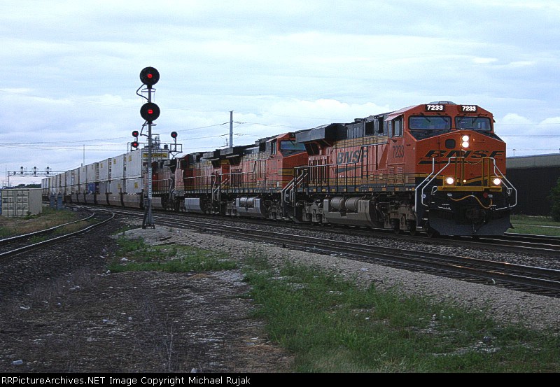 BNSF 7233
